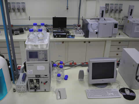 HPLC - Laboratório de Análises de Compostos Orgânicos e Metais - LACOM