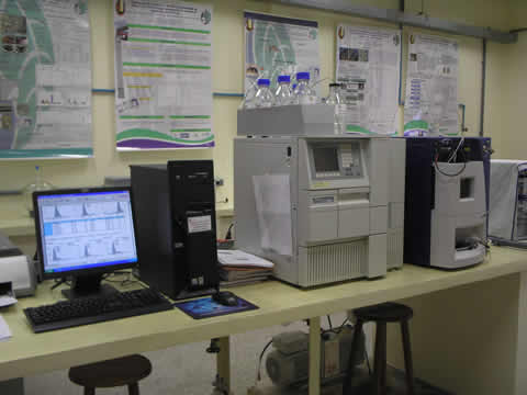 HPLC - Laboratório de Análises de Compostos Orgânicos e Metais - LACOM